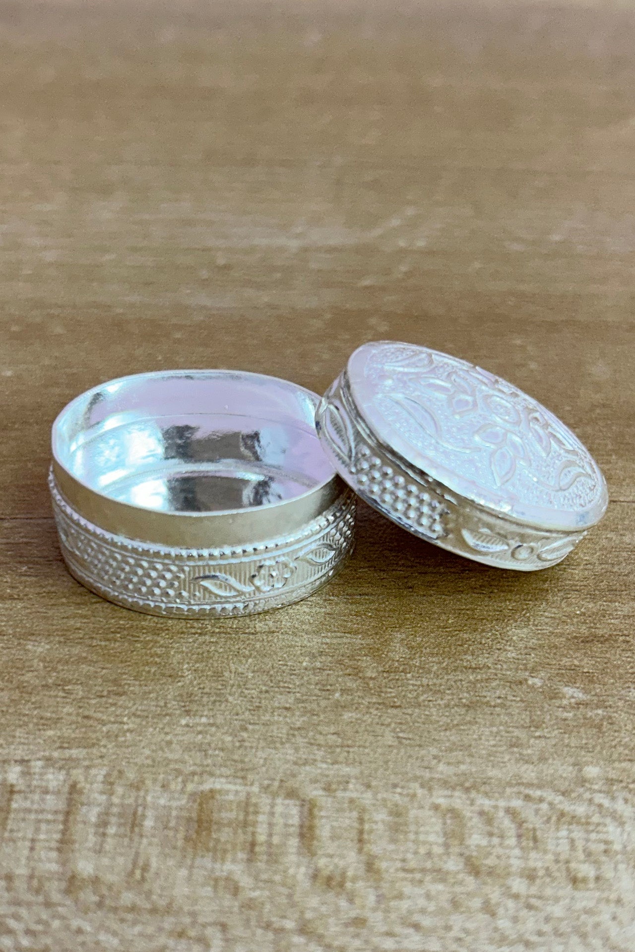 925 Pure Silver Designer Kumkum Box (Design 66)– PAAIE